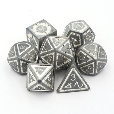 China Zinc Alloy Metal Dice Set with Custom Colors and 14-20mm Size for DND & RPGs for sale
