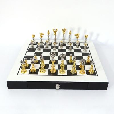 China Custom Luxury Gold Silver Gradient Metal Chess Set with Custom Size and Customized Logo in Zinc-Alloy Material for sale