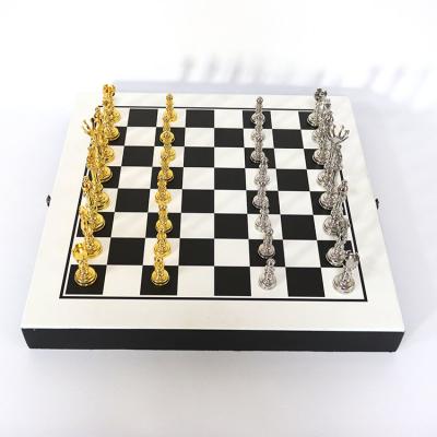 China Portable Foldable Chess Set with Zinc Alloy Pieces and Wooden Chessboard for Outdoor Games for sale