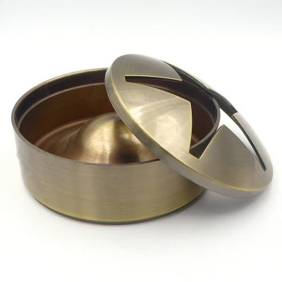 China Vintage brass metal ashtray with star pattern lid and windproof design for home and bar decoration for sale