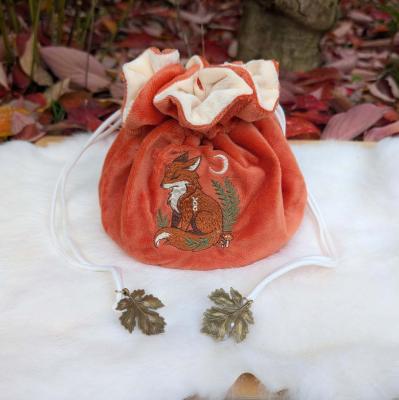 China Embroidered Logo Dice Bag Lightweight And Compact Holds Up To 50 Standard Dice Storage Pouch for sale