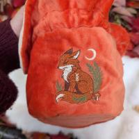 China Embroidered Logo Dice Bag Lightweight And Compact Holds Up To 50 Standard Dice Storage Pouch for sale