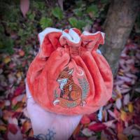 China Embroidered Logo Dice Bag Lightweight And Compact Holds Up To 50 Standard Dice Storage Pouch for sale