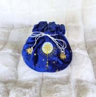 China Embroidered Logo Dice Bag Holds Up To 50 Standard Dice Lightweight And Compact Gaming Dice Container for sale