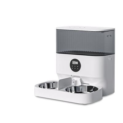 China Customizable ​Smart Double Bowl Automatic Cat Feeder Battery Powered IP67 Rated for sale
