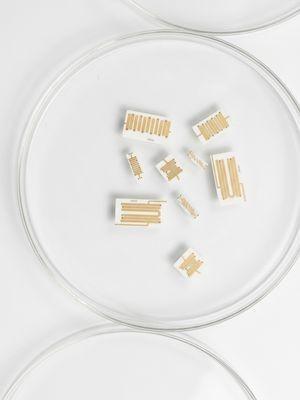 China TFBP34R3/4R8-6CP Thin Film Bandpass Filter 31.9-36.7 GHz RoHS Compliant Surface Mount for sale