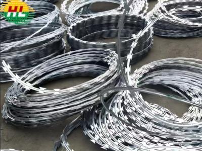 China Highly Protective 500mm Razor Barbed Wire ASTM Standard 5 Clips Per Spiral for sale