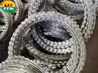 China Multi Material Razor Barbed Wire With 700 Coil Diameter And 2.0 Wire Diameter for sale