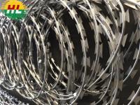 China 2.8mm Diameter 600mm Rustproof Razor Barbed Wire Strong Durable High Tensile for sale