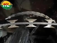 China 2.8mm Diameter 600mm Rustproof Razor Barbed Wire Strong Durable High Tensile for sale