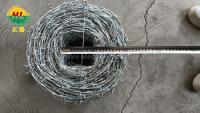 China Barbed Wire Fencing 610m 25 kg For Security for sale