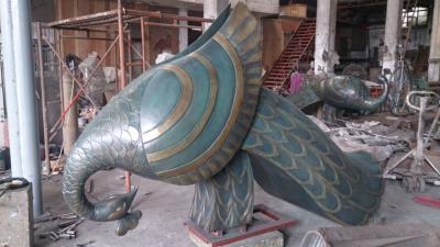 China Peacock Metal Animal Sculptures Large Outdoor Garden Statues Pool Decoration for sale