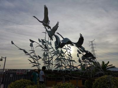 China Big Geese Large Outdoor Metal Sculpture Square Life Size Bronze Statues for sale