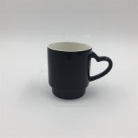 China 12Oz 340ml White And Black Ceramic Drinking Mugs Heart Shaped Handle for sale