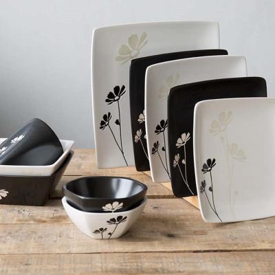 China Hand Painted White Embossed Porcelain Stoneware Dinnerware Set AB Grade Custom Color for sale