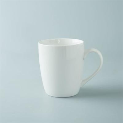 China 21oz White Ceramic Mugs New Bone China Coffee Milk Mugs Dishwasher Safe 5000 PCS MOQ for sale