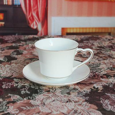China European Hand Painted Bone Porcelain Coffee Cup Set 6 Cups 1 Pot with Gold Trim for sale