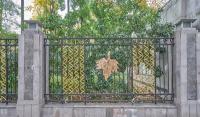 China Eco Friendly Wrought Iron Security Fence , Custom Iron Fence Powder Coating for sale