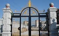 China Waterproof Courtyard Iron Gates Powder Coated Frame Finishing Black Color for sale