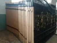 China Contemporary Wrought Iron Gates Rustproof Black Powder Coating Surface for sale