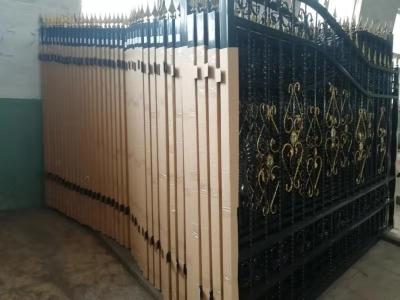 China Contemporary Wrought Iron Gates Rustproof Black Powder Coating Surface for sale