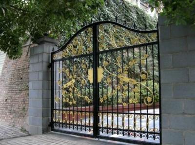 China Custom Design Wrought Iron Fence Gate Waterproof Environmentally Friendly for sale