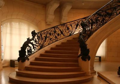 China Hot Dip Galvanized Cast Iron Banister Rails Erosion Resistance Easy Install for sale