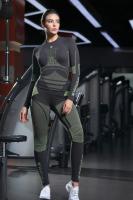 China Odor Resistant Long Sleeve Anti Microbial Fabric Perfect For Long Workouts for sale