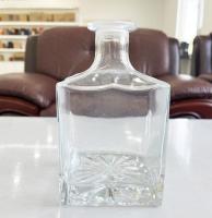 China Spray Cap 26oz Crystal Glass Whisky Decanter and Rock Glasses for Bourbon in Gift Box for sale