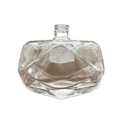 China Luxury High End Custom Polygonal Glass Bottle for VODKA Clear and Distinctive for sale