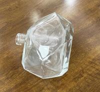 China Luxury High End Custom Polygonal Glass Bottle for VODKA Clear and Distinctive for sale