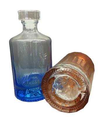 China Glass Bottle for Whiskey Vodka Gin 500ml Capacity Mountain Design Spray Cap Included for sale