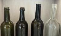 China Industrial Beverage 750ml Clear Round Bordeaux Red Fruit Wine Bottles with Cork Caps for sale
