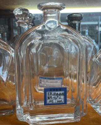 China 350ml 500ml 700ml 750ml Glass Bottle for Vodka Brandy Whiskey Sleek and Elegant Design for sale