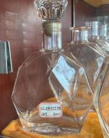 China 350ml 500ml 700ml 750ml Glass Bottle for Vodka Brandy Whiskey Sleek and Elegant Design for sale