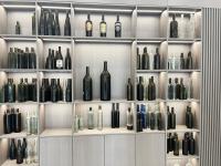 China Clear Red Fruit Bordeaux Round 750ml Wine Bottles with Cork Caps Industrial Beverage for sale