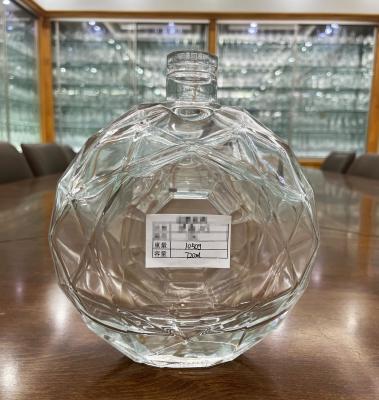 China 700ml Round Shape Glass Bottle for Spirit Liquor Tequila Whiskey Brandy Vodka RUM JIN for sale