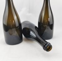 China 500ml 750ml Glass Liquor Beverage Burgundy Wine Bottle with Round Shape Decoration for sale