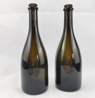 China 500ml 750ml Glass Liquor Beverage Burgundy Wine Bottle with Round Shape Decoration for sale