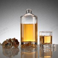 China Acceptable Customer's Logo Creative Clear Wine Bottle Short Neck Liquor Wine Glass Bottle for sale
