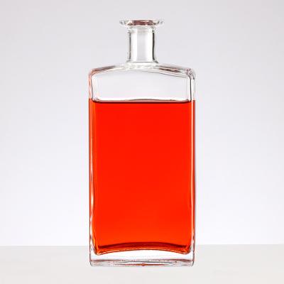 China Luxury Clear Glass Bottle for Whisky 500ml 700ml High End Acceptable Customer's Logo for sale