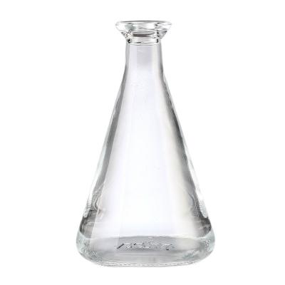 China Tom Ford Vodka Bottle Fast Customization with Triangle Glass Jars and Cork Sealing for sale