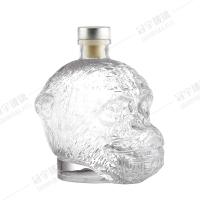 China 400ml/750ml Skull Glass Wine Bottle with Cork Decorative Collar Material for sale