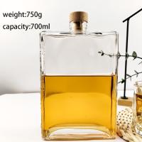 China Clear Glass 700ml End Whiskey Bottle with Lid Classic Design for sale