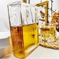 China Clear Glass 700ml End Whiskey Bottle with Lid Classic Design for sale