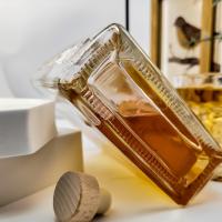 China Clear Glass 700ml End Whiskey Bottle with Lid Classic Design for sale
