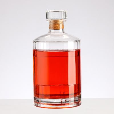 China 750ml Empty Glass Bottle Suitable for Whiskey and Other Alcoholic Beverages for sale