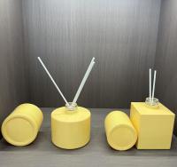 China Body Material Glass Aromatherapy Bottles for Spot Round Colored Empty Reed Bottles for sale