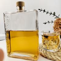 China 200ml Transparent Whiskey Glass Bottle with Lid The Newest Flat Bottom Square Design for sale