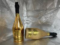 China Level Relief Glass Bottle Of Liquor Glass Material and Cap with Brush Sealing for sale